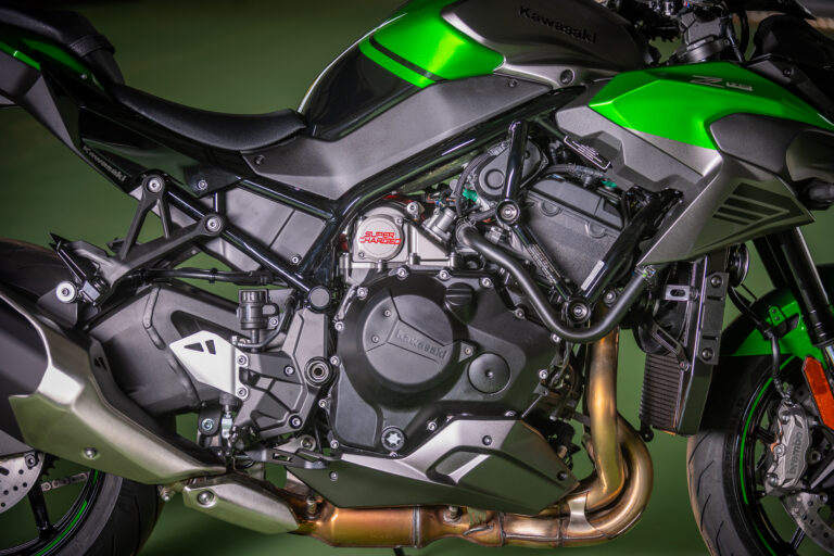 Kawasaki ZH2 Chega ao Brasil: Super Naked de 200 cv com Compressor ...