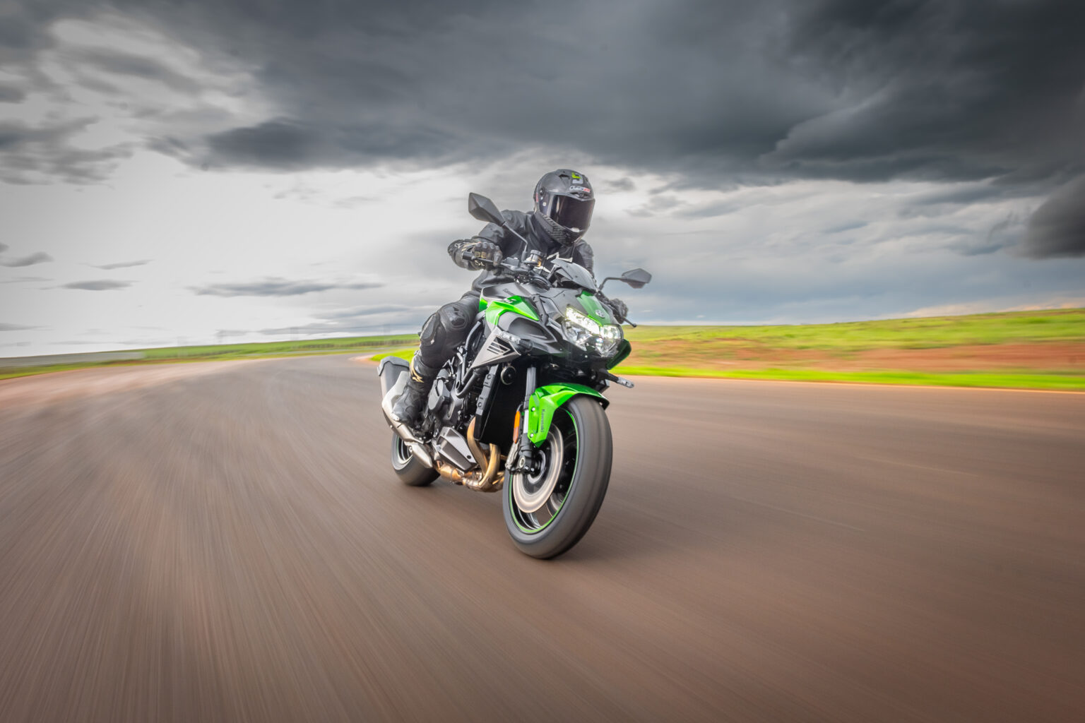 Kawasaki ZH2 Chega ao Brasil: Super Naked de 200 cv com Compressor ...