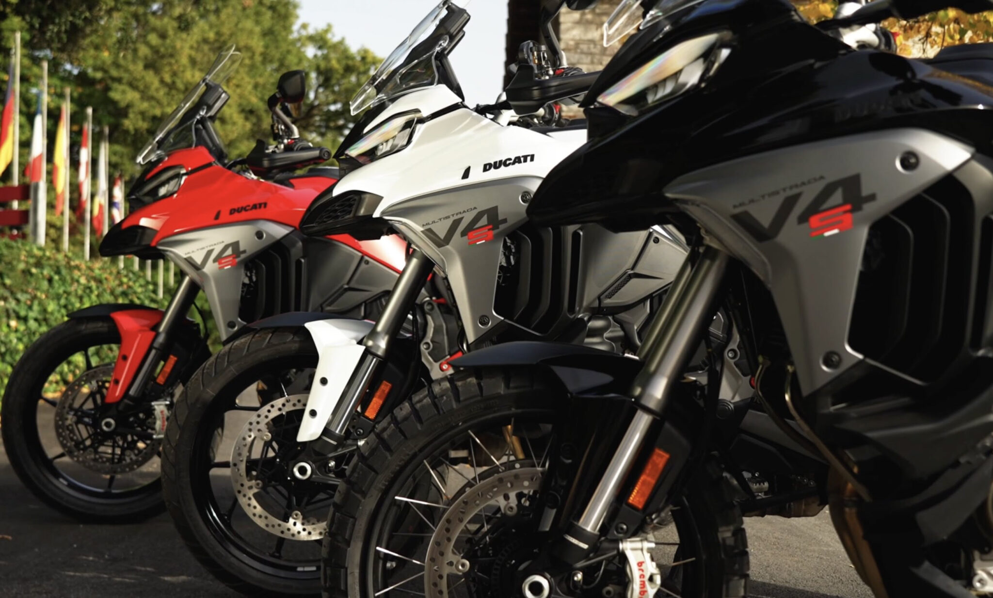 Nova Ducati Multistrada V4S 2025 estreia no Brasil com tecnologia de ...